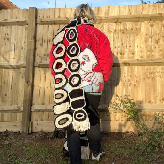 Beth Williams - Yarns, Living Textiles, Knitwear and Fashion